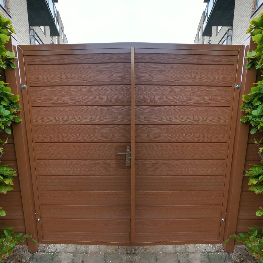 Brun dobbeltlåge med stolper 197x90cm