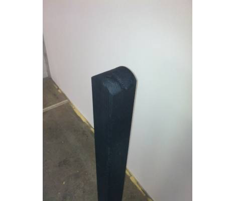 Omlimet sort stolpe 90x90mm